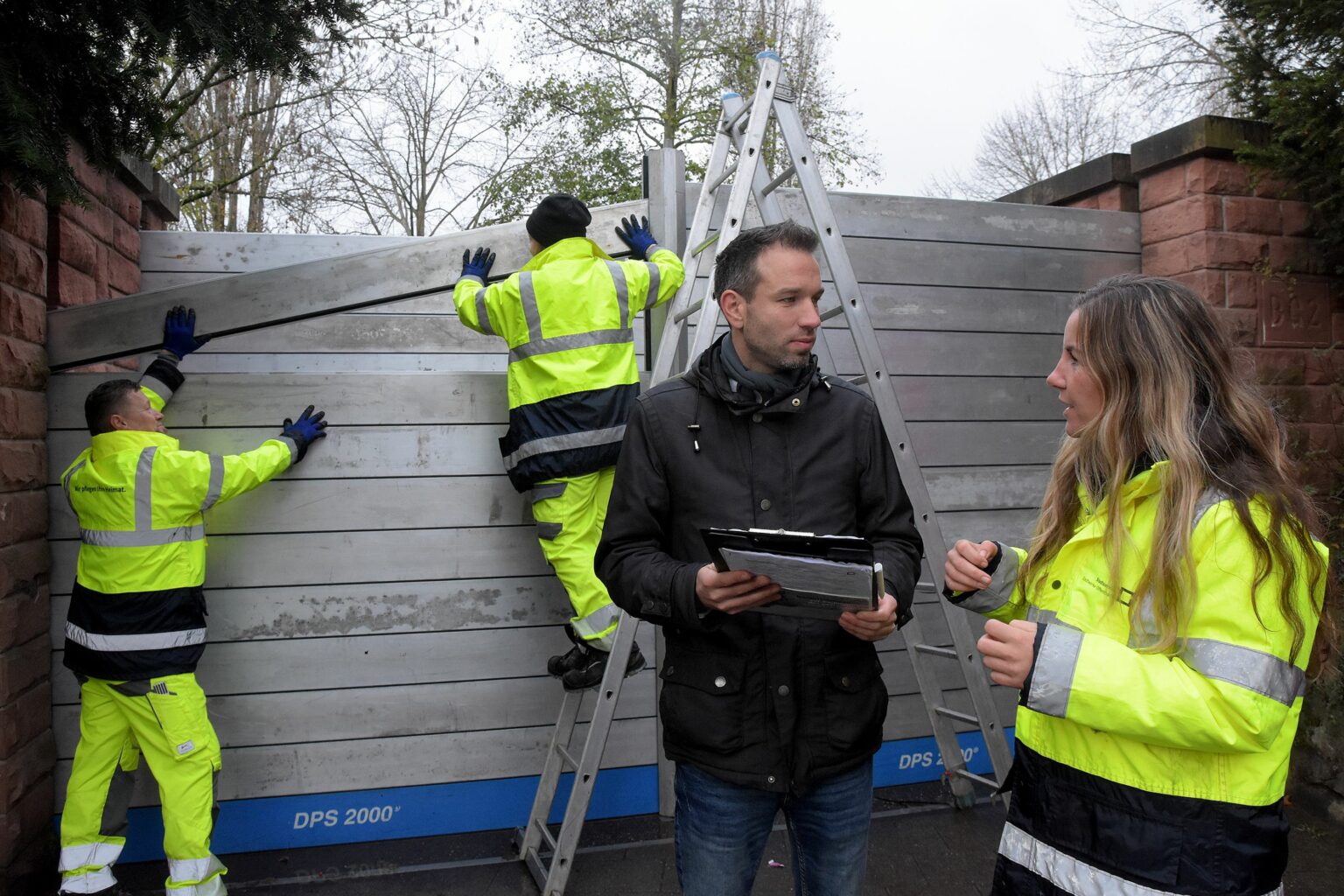 Doppelte Sicherung gegen Hochwasser: Deichübung der neuen Abteilung ...