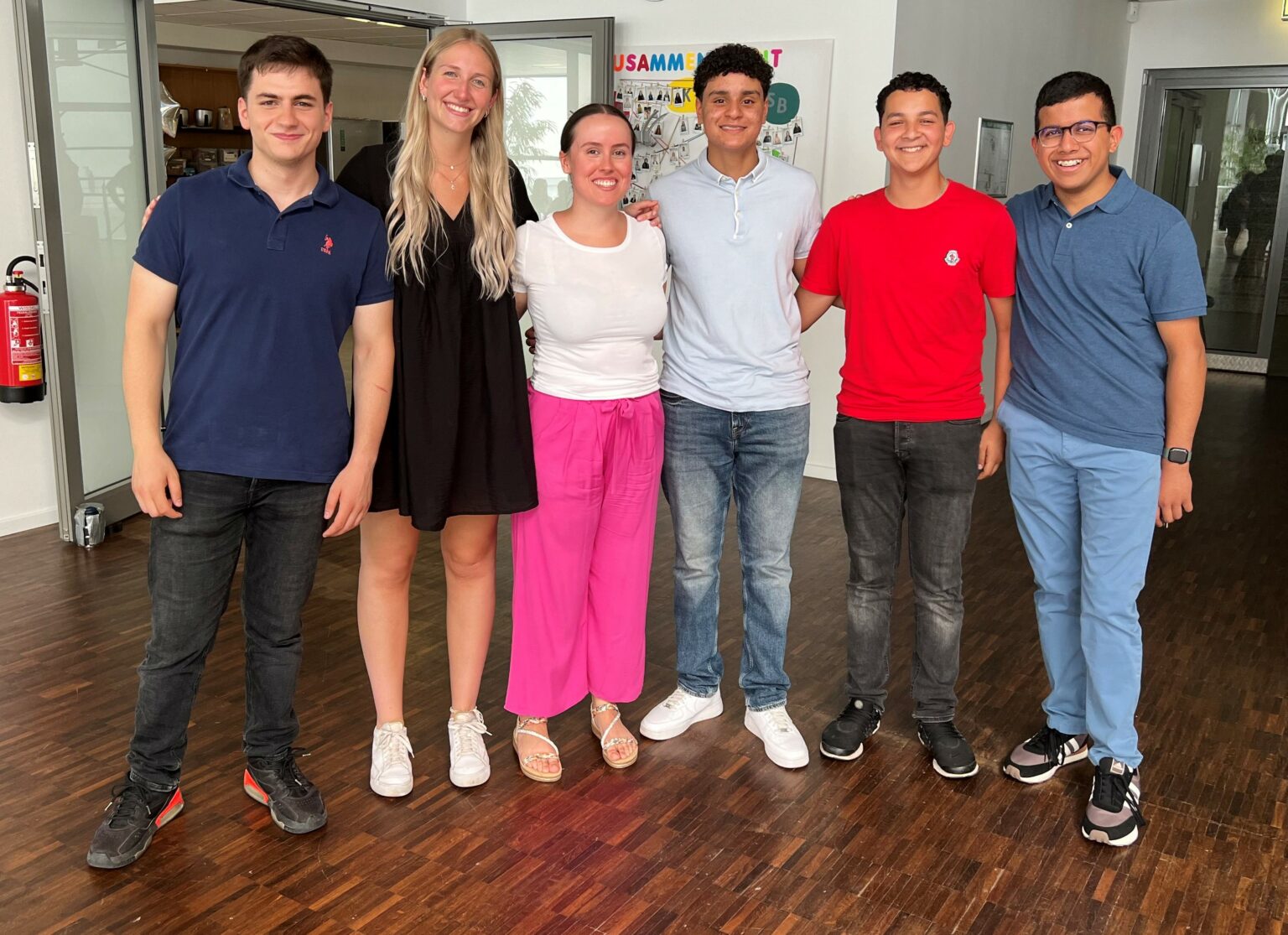 Bürgerbüro verabschiedet fünf Jahrespraktikantinnen und Jahrespraktikanten des Schuljahres 2022/ ...